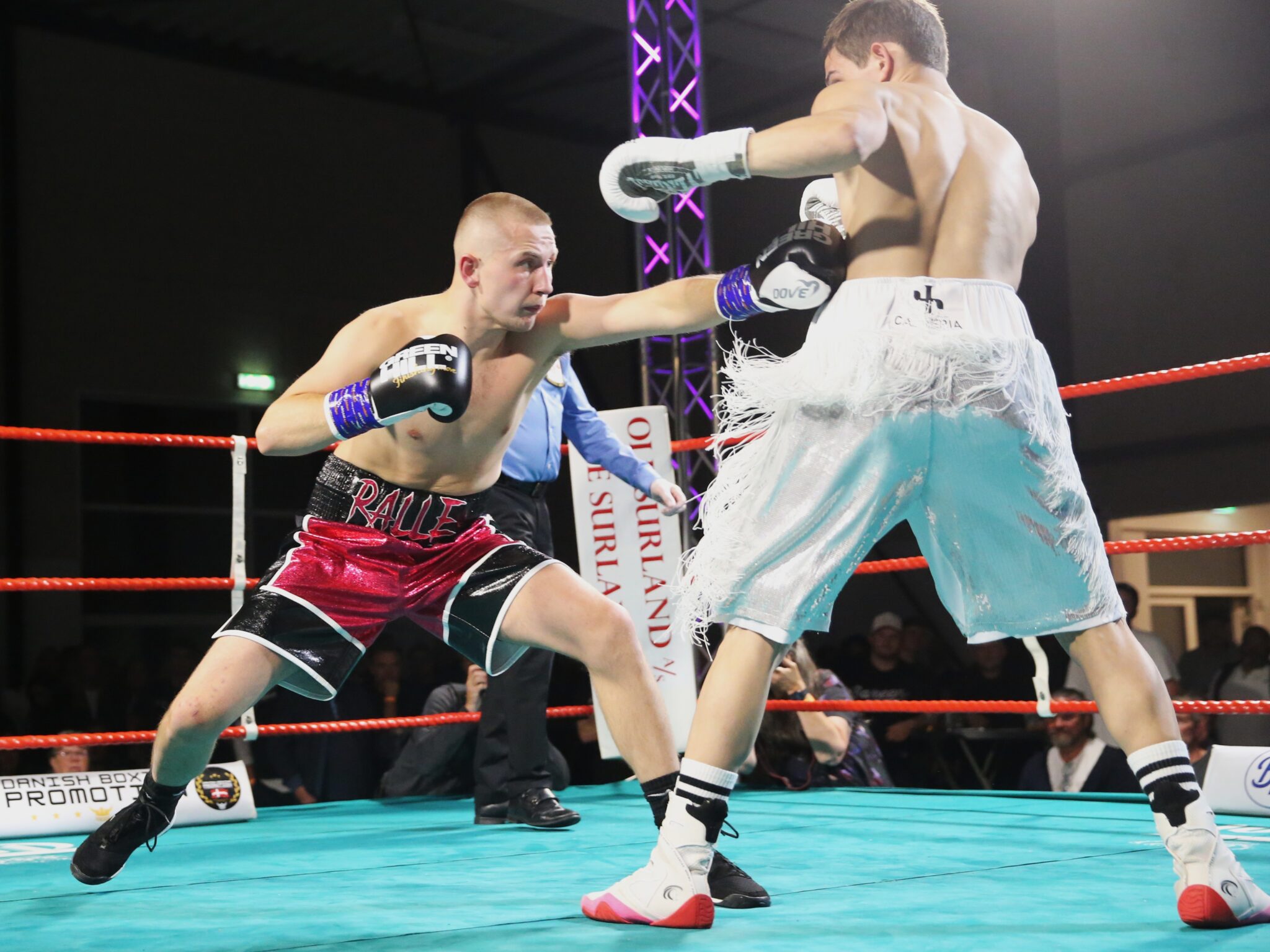 Rasmus Mikkelsen vinder sikkert - KNOCK OUT - Danmarks bedste bokseside